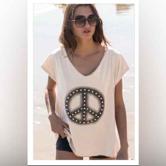 POL | Tops | Pol Peace Sign Top | Poshmark